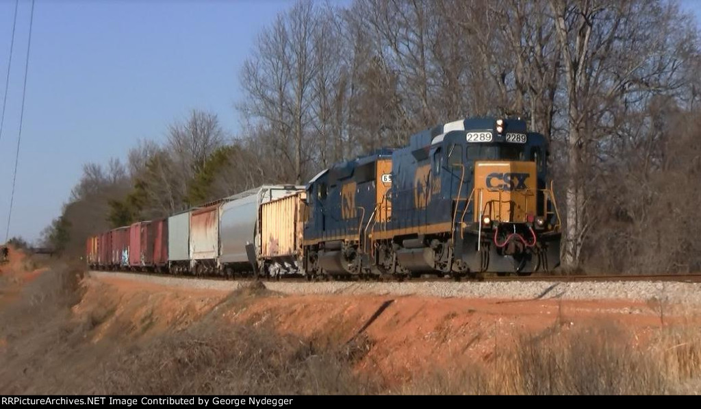CSX 2289 & 6926 with a short local freight train